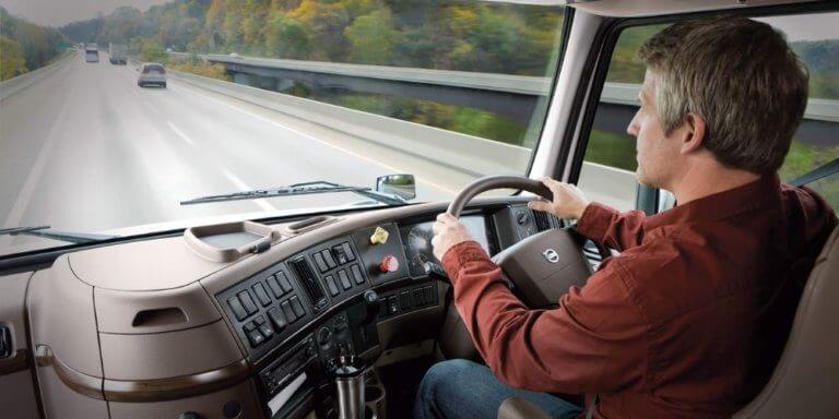 Safety Tips for Commercial Truck Drivers to Reduce Risk