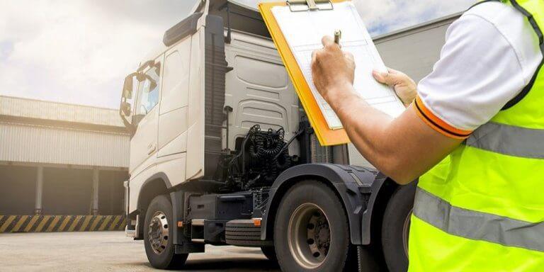 Safety Tips for Commercial Truck Drivers to Reduce Risk